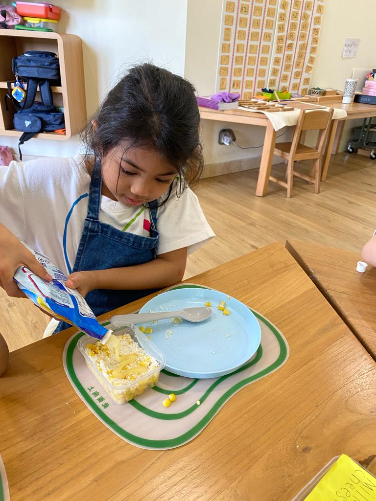 👩‍🍳👨‍🍳 Little chefs in action! 🌽🧀 | Kipinä