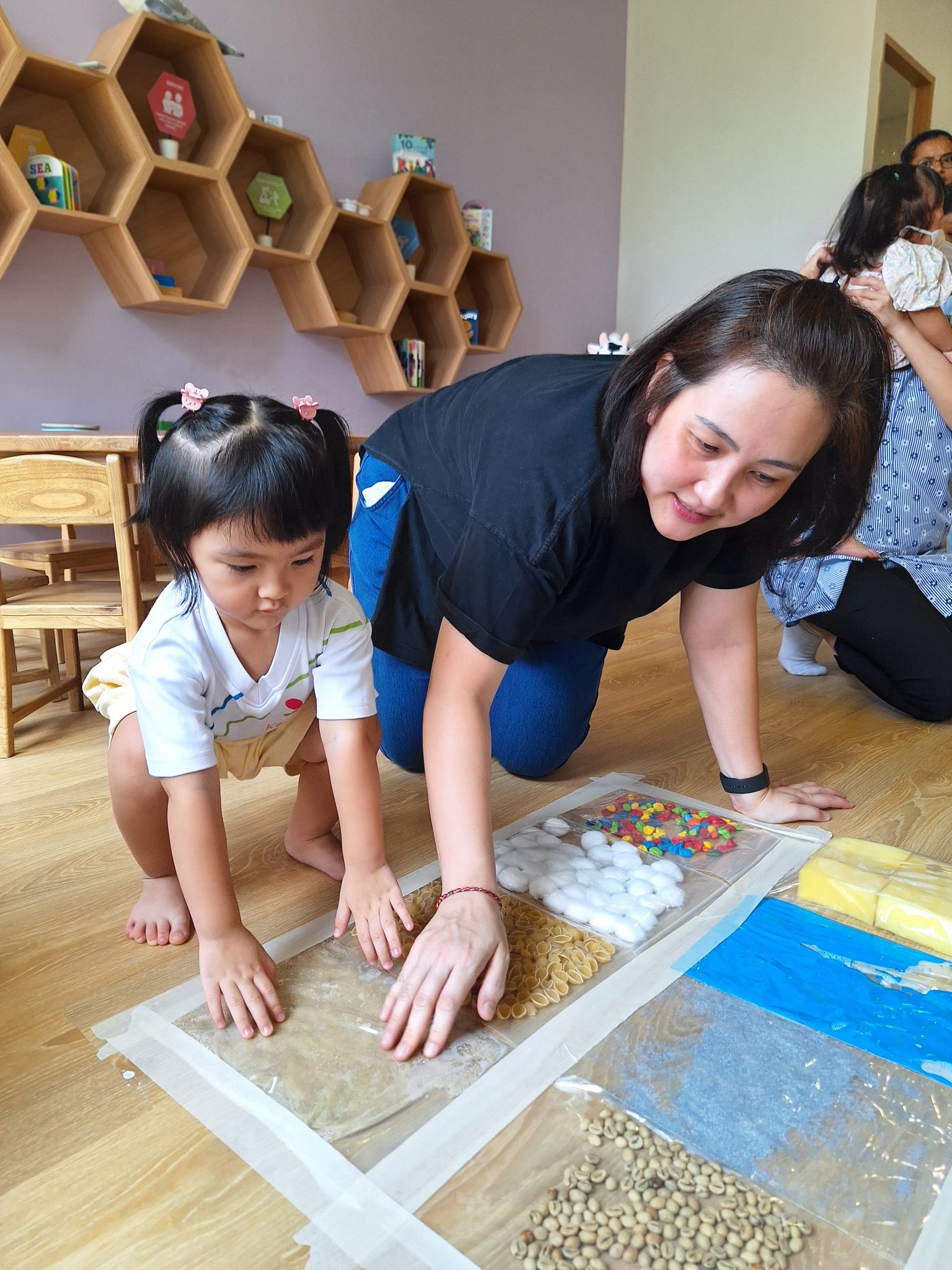 Sensory Time : Five Senses - Touching Sensory Bag | Kipinä