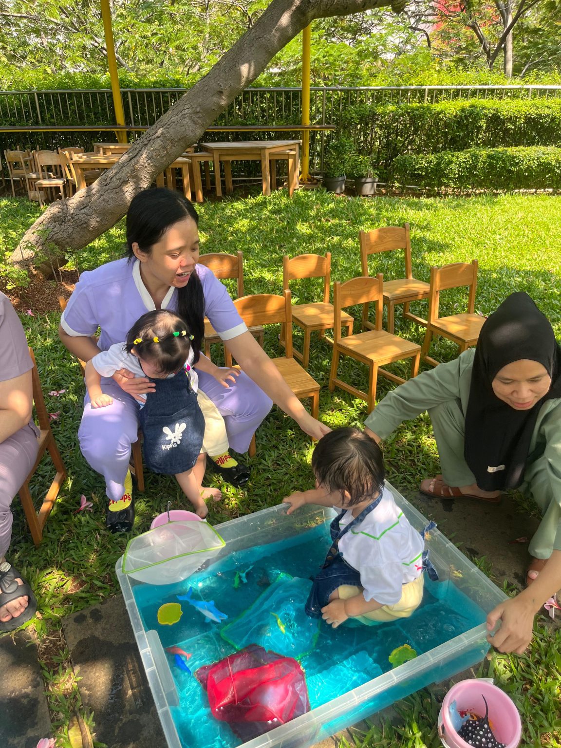 Sensory Play: "Foxes Catching Fish" in Babyclass! | Kipinä